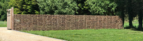 Tuinomheining voortuin: soorten, prijzen & wetgeving [+ inspiratie]